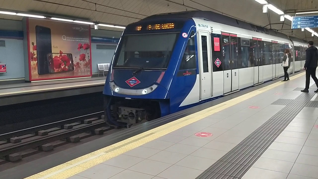 Metro de Madrid línea 9 Plaza de Castilla serie 9000 7000 - YouTube