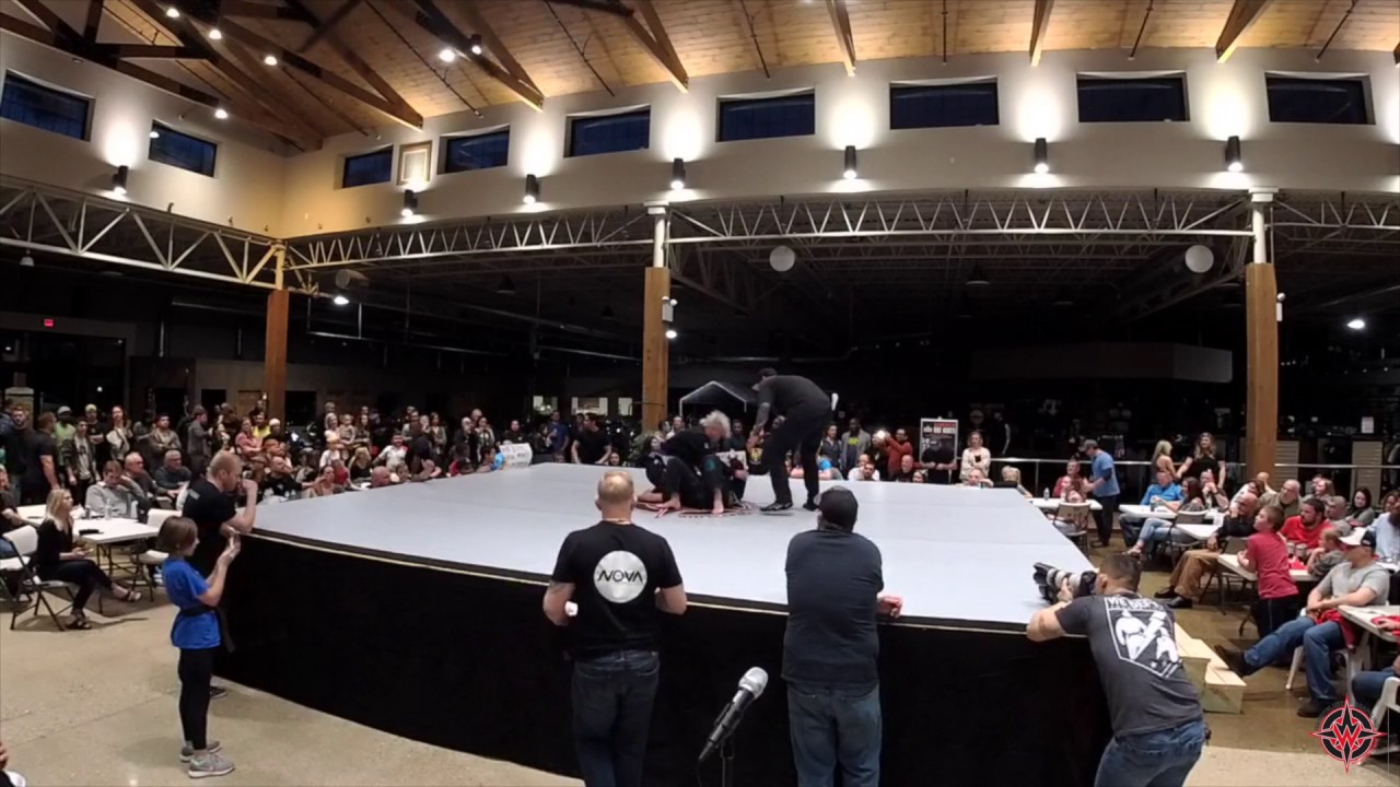 Kasia Masny (Alpha BJJ) vs Courtnie Korpela (Red Schafer MMA) - YouTube