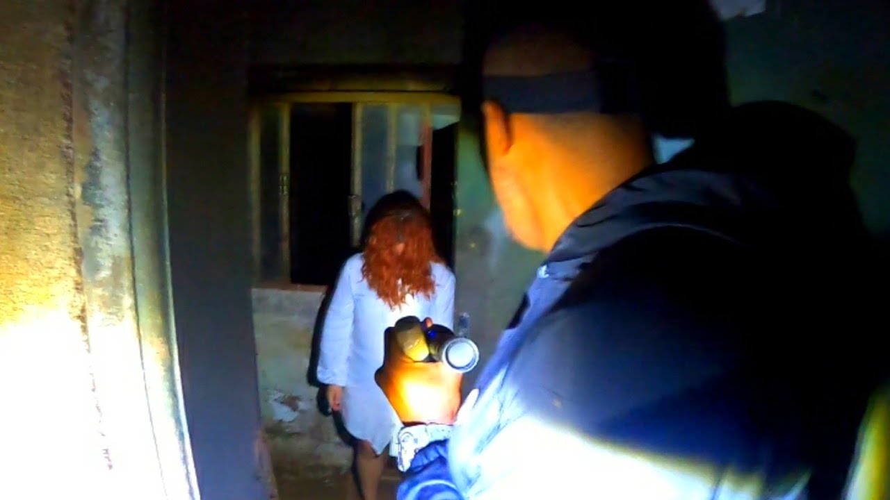 MENINA DEIXA EQUIPE PRESSA NA PIOR CASA DO MUNDO - YouTube