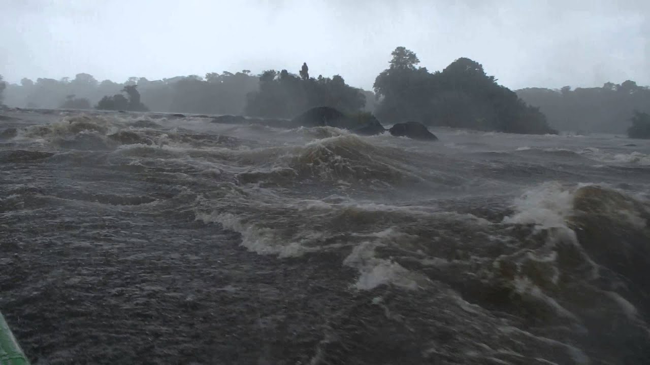 En route pour Camopi (saut cachiri ?) - YouTube
