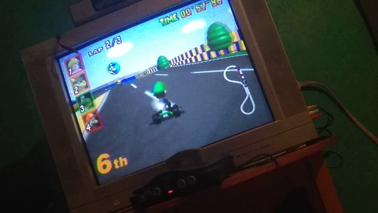 Mario Kart 64: Luigi Raceway (N64) - YouTube