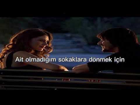 Kahraman Deniz - Böyle sever (sözleri)