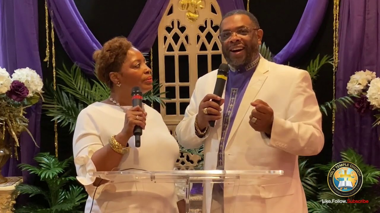 Sunday Praise with Bishop Courtney Pope and Pastor Audrey Pope - YouTube