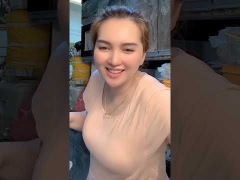 Mantap betul.!! Mami stw dasteran sedang memasak.