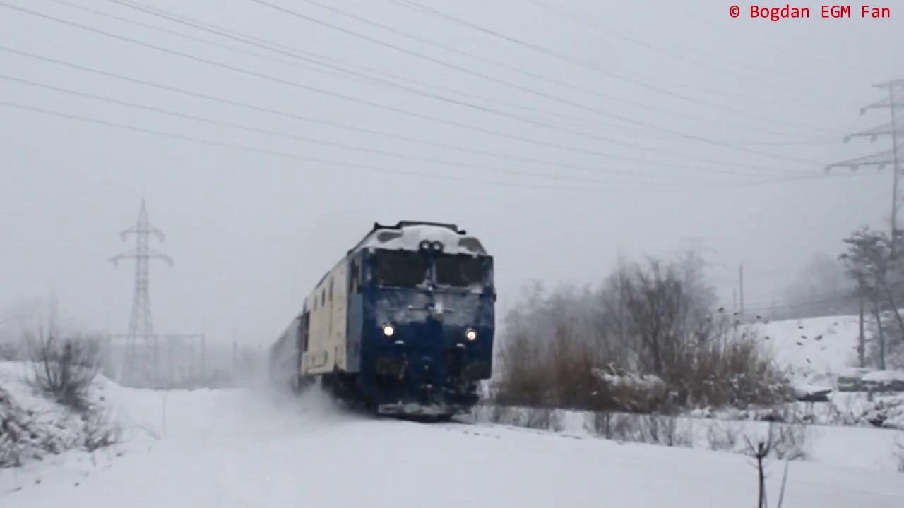 Trenuri in zapada Iasi/ Snow trains Iasi - YouTube
