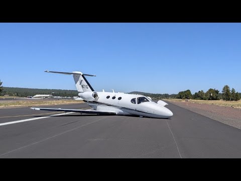 Small plane with gear malfunction makes belly landing in Sunriver - YouTube