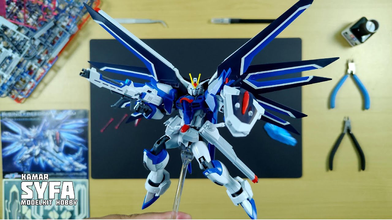 Rising Freedom Gundam Model kit by Bandai HGCE | Mobile Suit Gundam ...