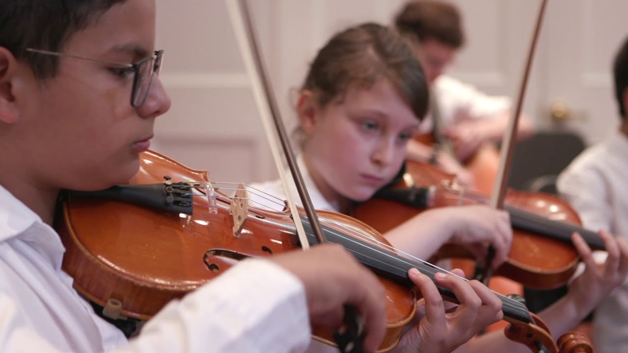 Britten: Simple Symphony, Op. 4 - YouTube