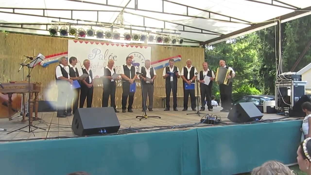 Pándi dalárda a 2015 évi Palóc Világtalálkozón - YouTube