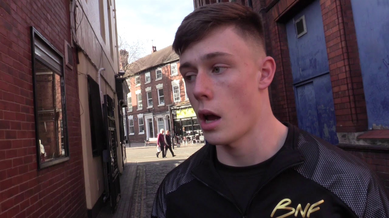 Football freestyler Ben Nuttall in Wolverhampton - YouTube