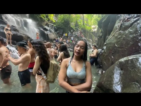 Pemandangan alamnya indah apalagi ada mbakk buleee nya wowww