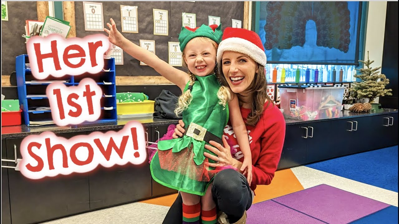 Layla-Jane's First Christmas Performance! - YouTube
