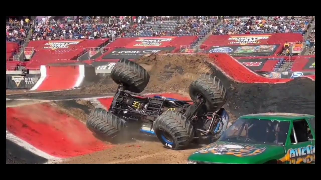 Monster Jam Crash Madness 1 - YouTube