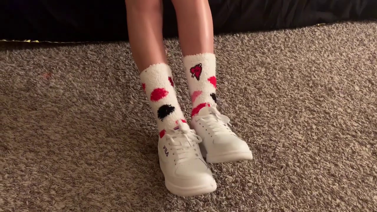 Cute Sweaty feet in fuzzy socks - YouTube