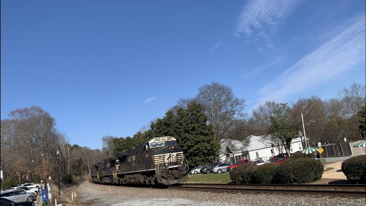 NS 7670 Leads 96Z (Power Move) Thru Norcross, GA 2/18/2022 - YouTube