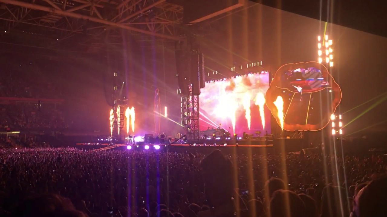 Coldplay. Cardiff Principality Stadium. 2017 Hymn for the weekend - YouTube