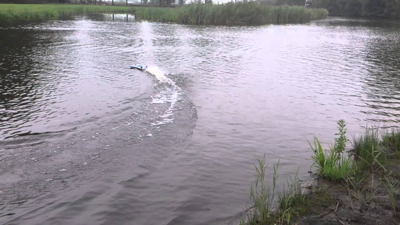 Graupner watercutter first try - YouTube