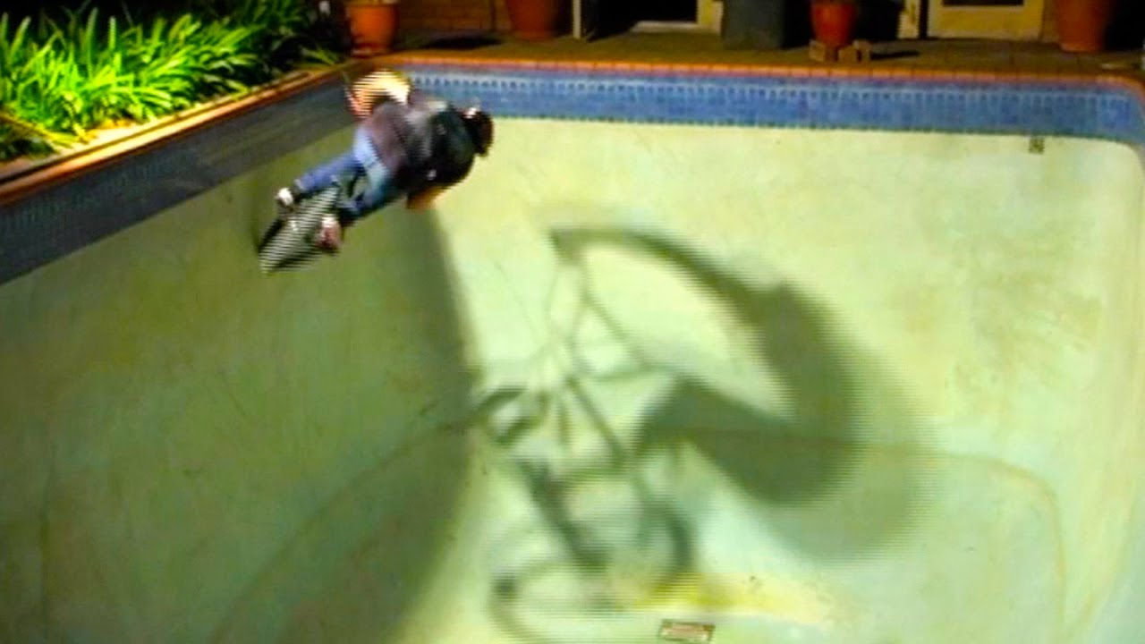 Raph JW - BMX Pool Master - YouTube