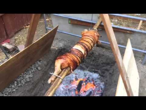 Puerco asado en Púa. Grilled Pig - YouTube