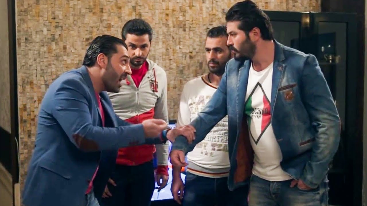 جايب رفقاتو لعندو عالبيت و لعبة الشدة لى شرط عشا مرتب هههه ما حدا اكل الخازوق غير رولا يا حرام