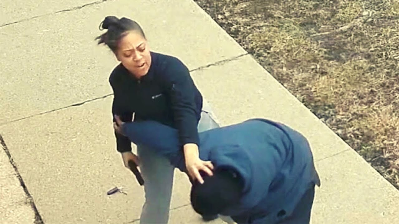 Off Duty Cop Kills Robber The Leevon Smith Tragedy YouTube off-duty-cop-kills-robber-the-leevon-smith-tragedy-youtube