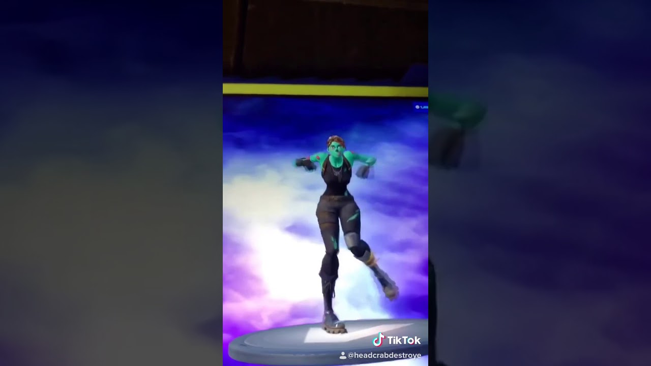 Spokey scary skeletons dance in fortnite now must get!! - YouTube