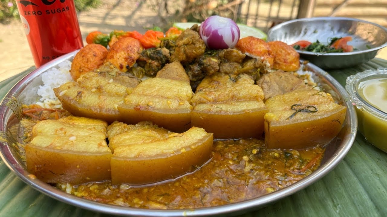 Eating Spicy pork belly curry with rice || bodo Mukbang - YouTube