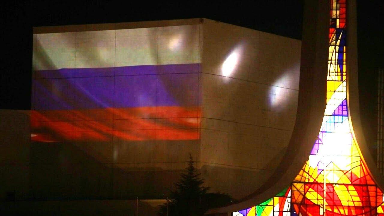 Damascus Opera House lights up with colours of Russian flag | AFP - YouTube