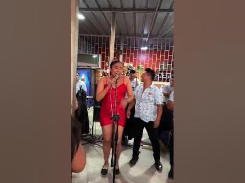 🎵[AZUCENA CALVAY y LOS REBELDES DE LA CUMBIA]🎵🔔 Sentada en un bar🎧 - YouTube