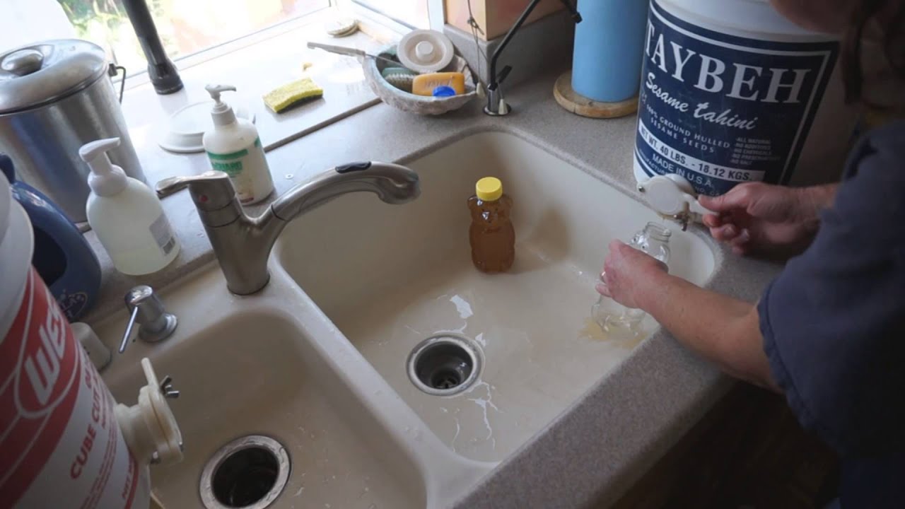 Filling Honey Bears - YouTube
