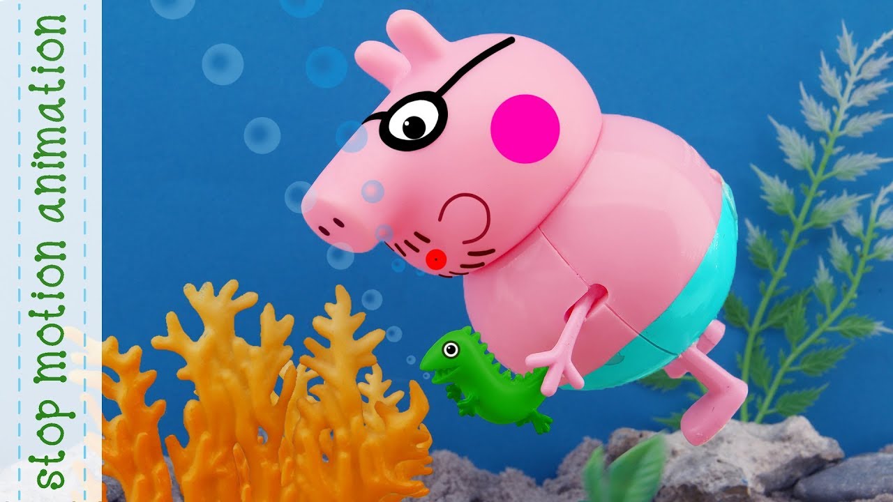 sunny day, Beach holiday, Peppa plays with sand - YouTube