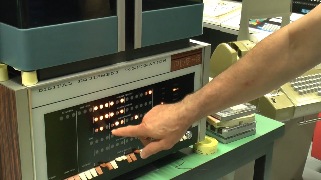 Stream vom 14.4.2022 - Thema: Der PDP-8 - YouTube
