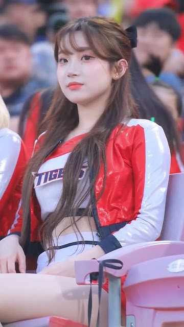 Beauty and cutie of Lee Ju Eun, Captain of KIA Tigers no.32 #cheerleader #photography - YouTube