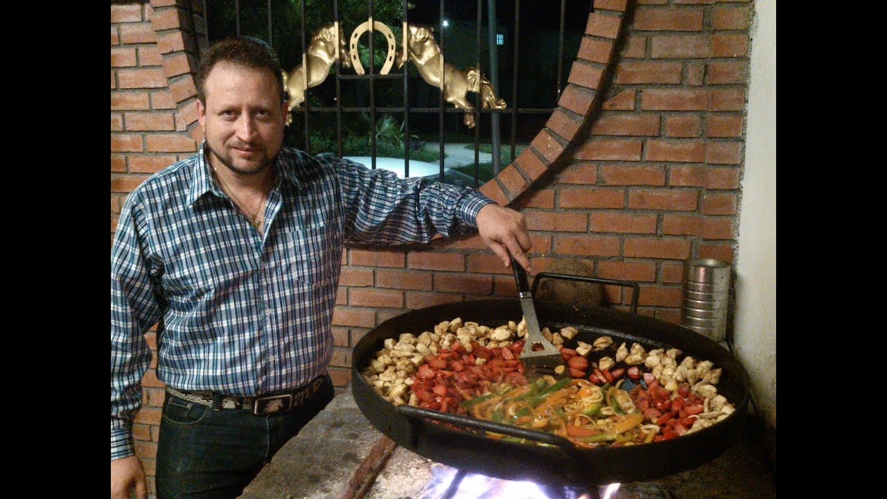 Rica discada de pollo en disco de arado - YouTube