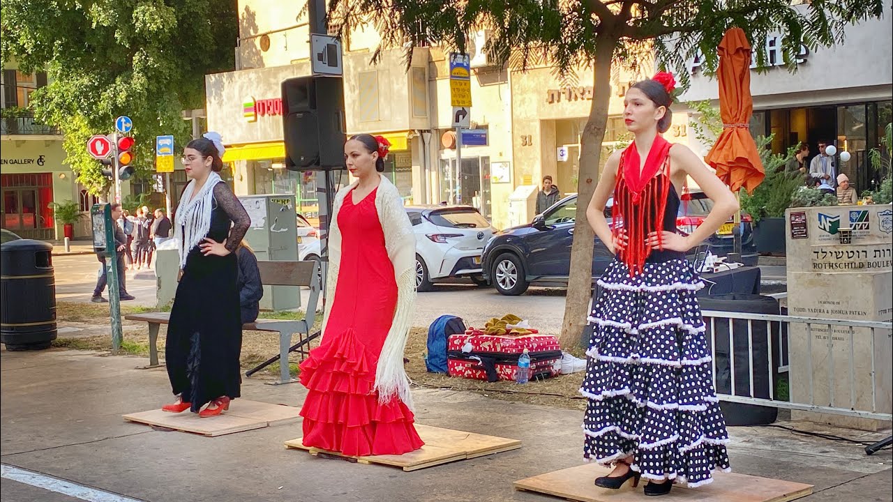 Unforgettable Dancers in Street Show Spanish Dance - YouTube