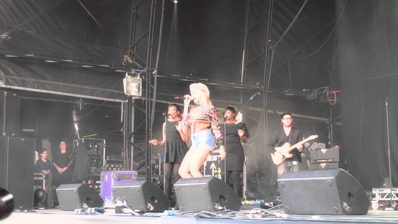 Pixie Lott Mama Do Uh Oh, Uh Oh Cornbury 2012 - YouTube