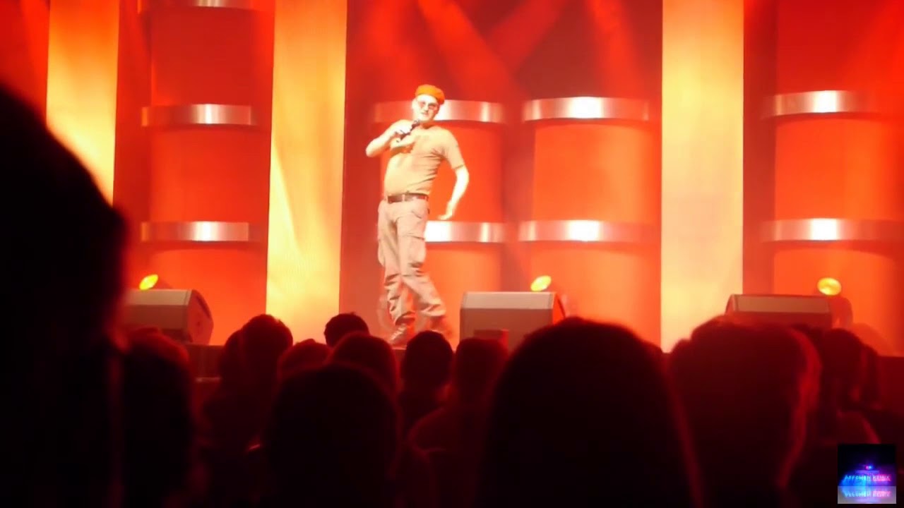 Ausbilder Schmidt Blutspende - YouTube