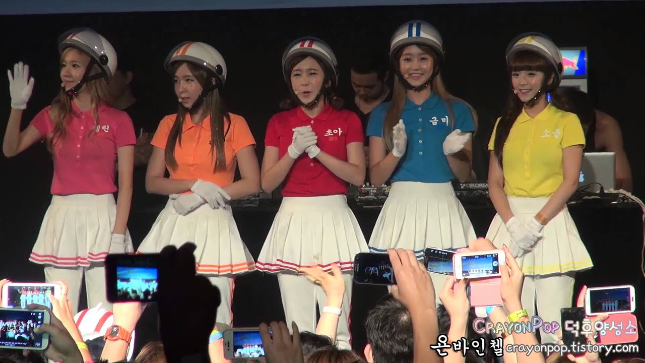 130830 크레용팝(Crayon Pop) 워커힐 호텔 풀파티 직캠 by 욘바인첼 - YouTube