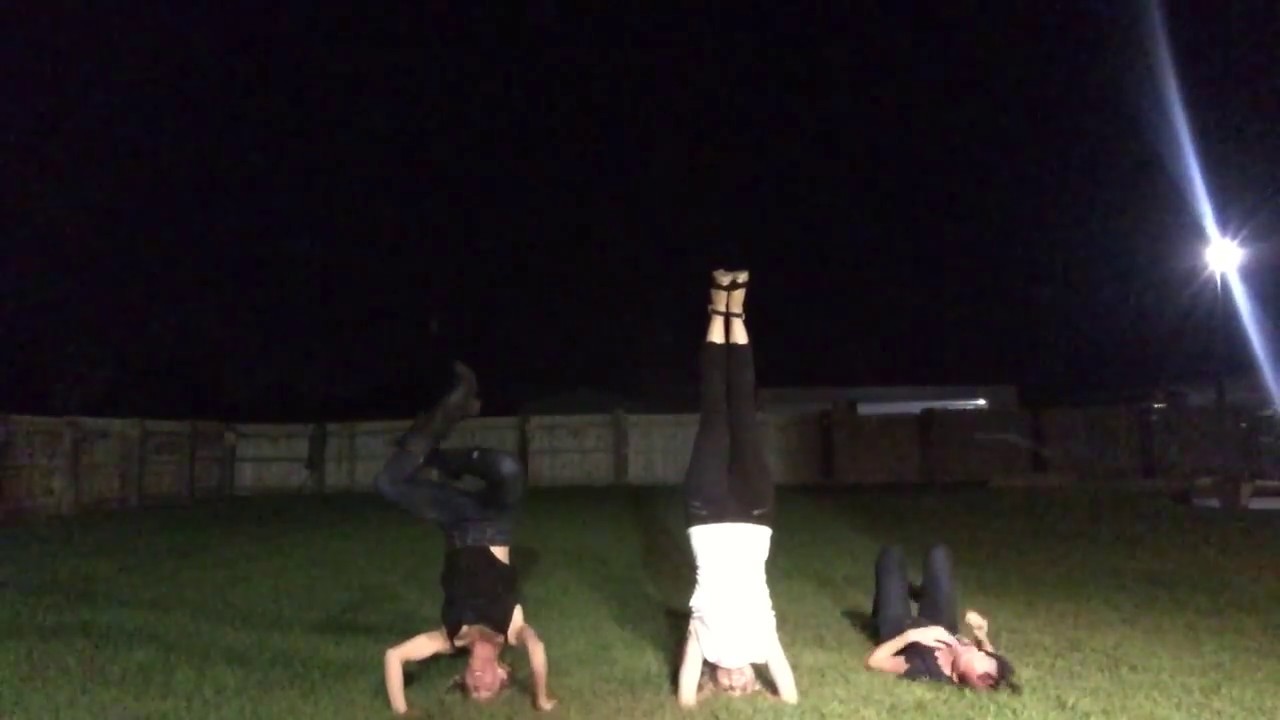 How to do a headstand-lotus-stretch-yoga-fun-girls-drinks - YouTube