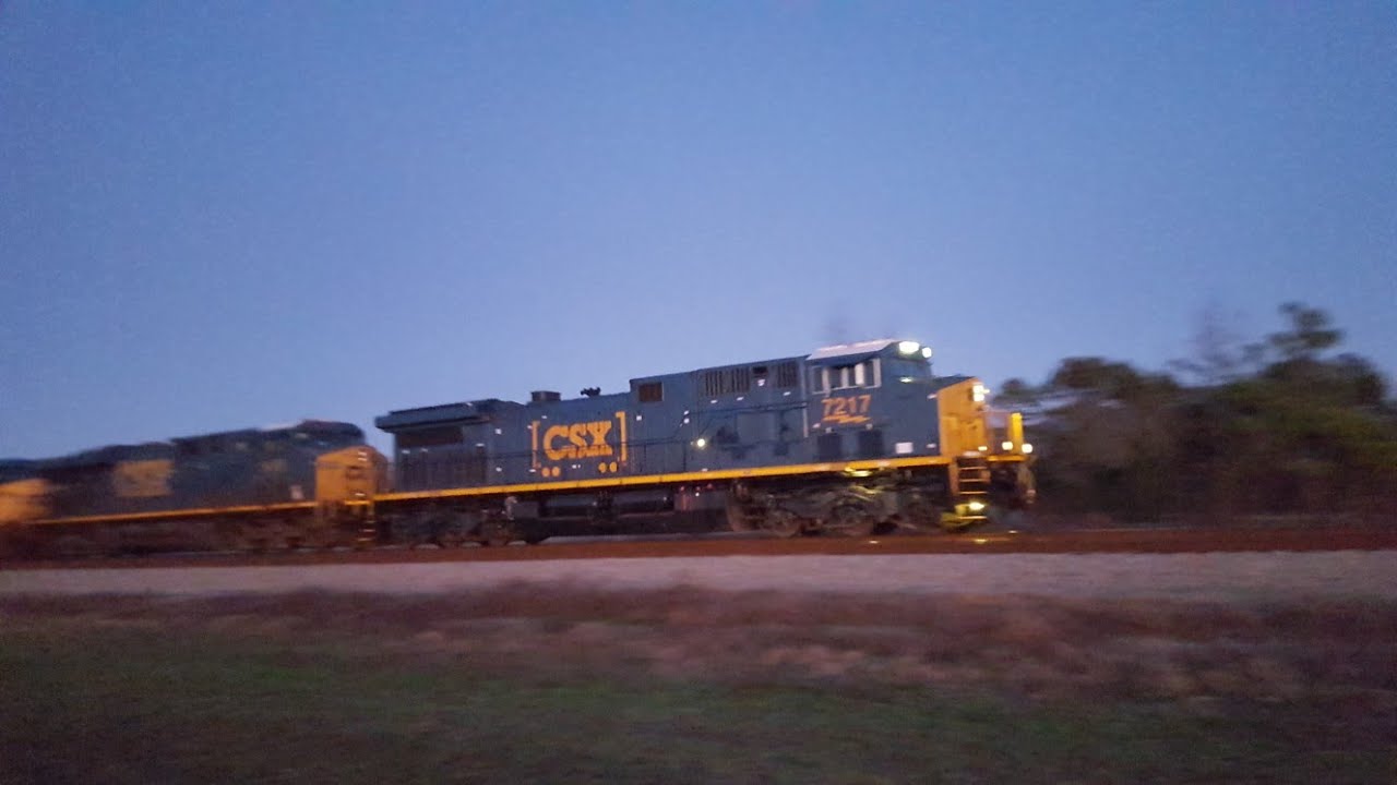 Rebuilt CSX CM44AH Leads Q401-02 With 2 YN2 AC44 Units Capped For ...