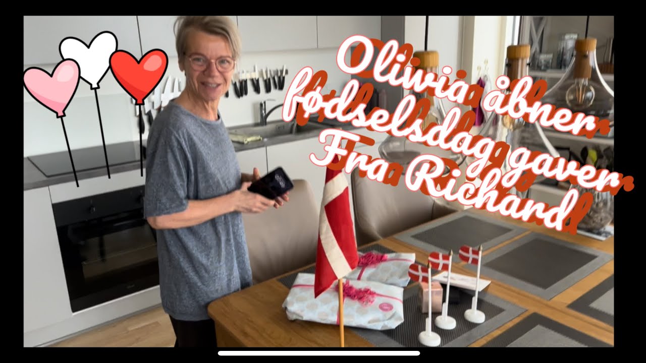 Oliwia åbner fødselsdag gaver fra Richard - YouTube