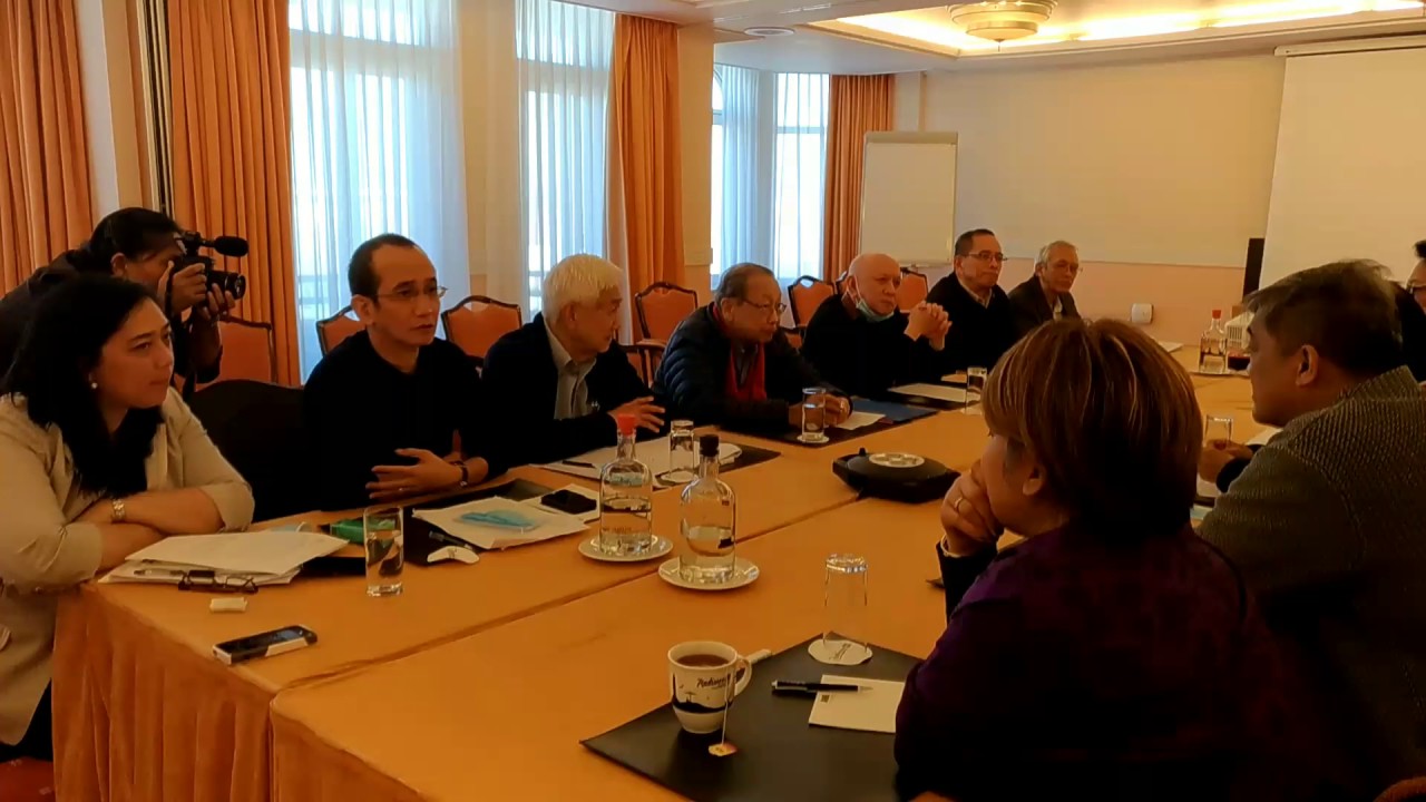 GRP, NDFP peace panels talking about land issues - YouTube