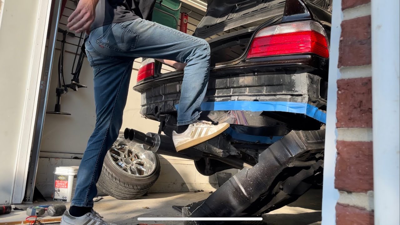 E36 M3 gets the trunk pan cut out and rear suspension torn apart - YouTube