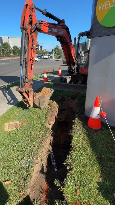 Safe Trenching for Underground Utilities - YouTube