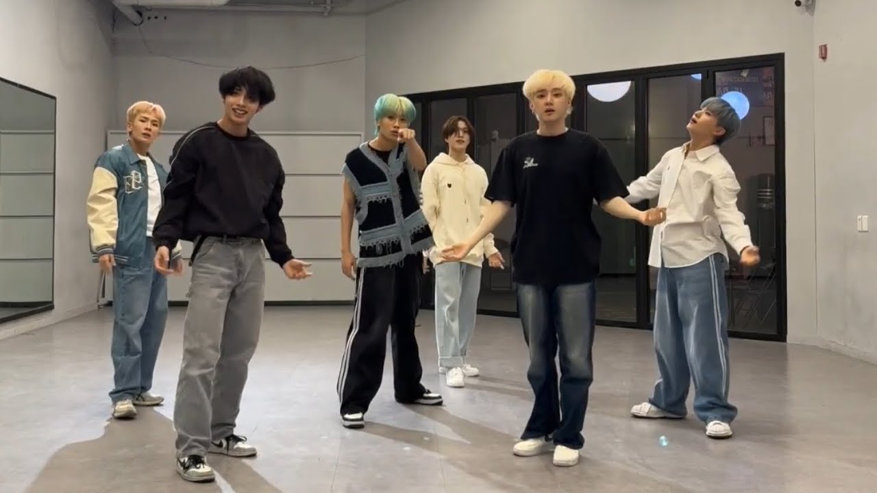 AIMERS-BUBBLE(dance practice mirrored) - YouTube