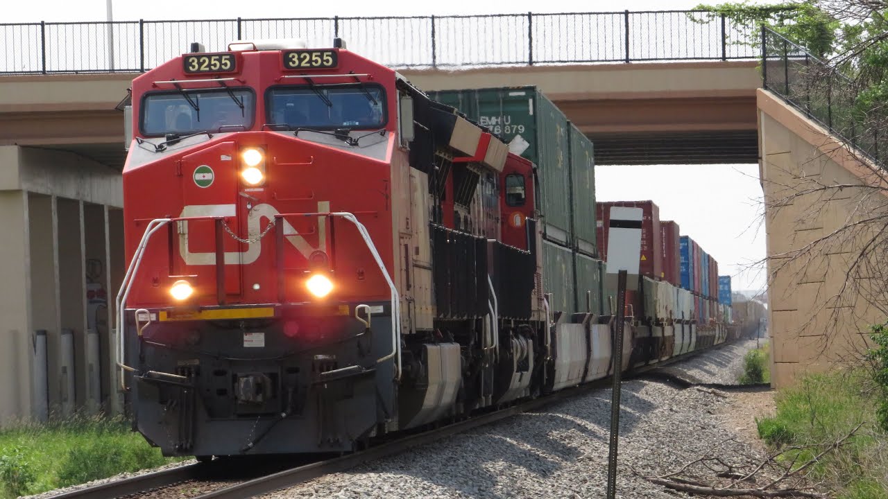 CN 3255 and CN 3260 Lead a CN Northbound Intermodal At Neenah, WI CN Neenah Sub - YouTube