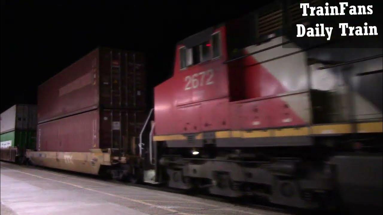 CN 139 Intermodal Train CN 2273 & CN 2673 Locomotives Sarnia Ontario - YouTube