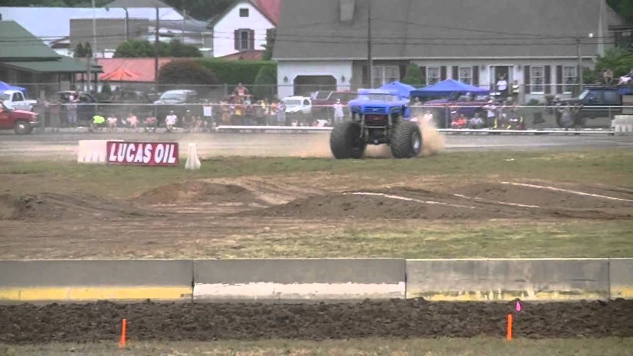 Bigfoot 18 Chalkboard Chuck Race - YouTube