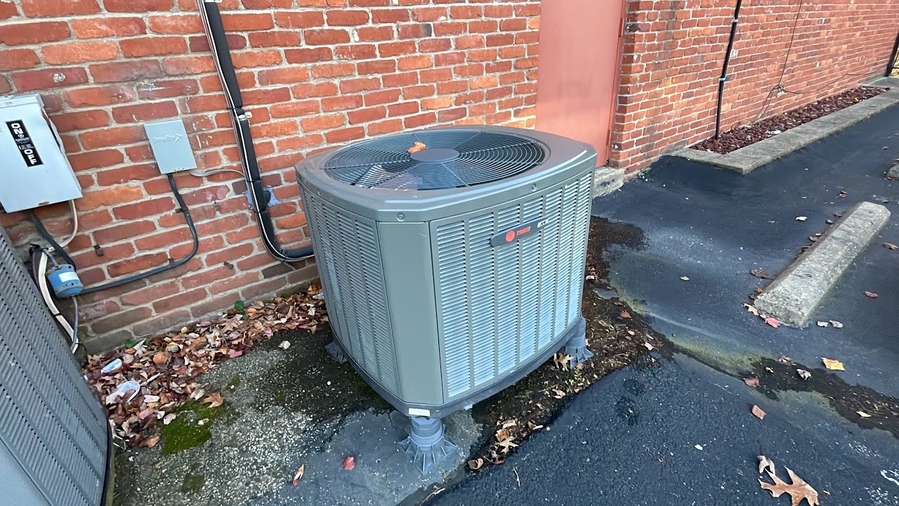2021 3 Ton Trane XR14 Running in Cool Mode - YouTube