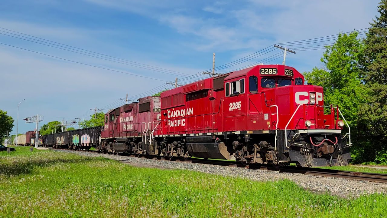Pair of Southbound Trains on the CPKC Winnipeg Beach Subdivision - YouTube